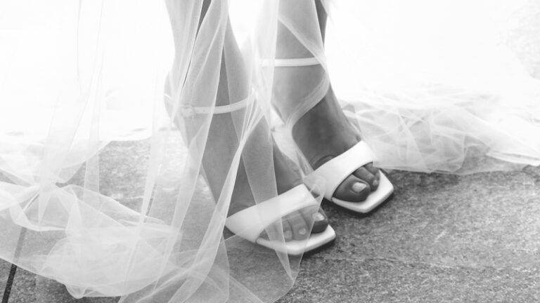 Moderne Brautschuhe von KNNK Studio - FRIEDA THERÉS